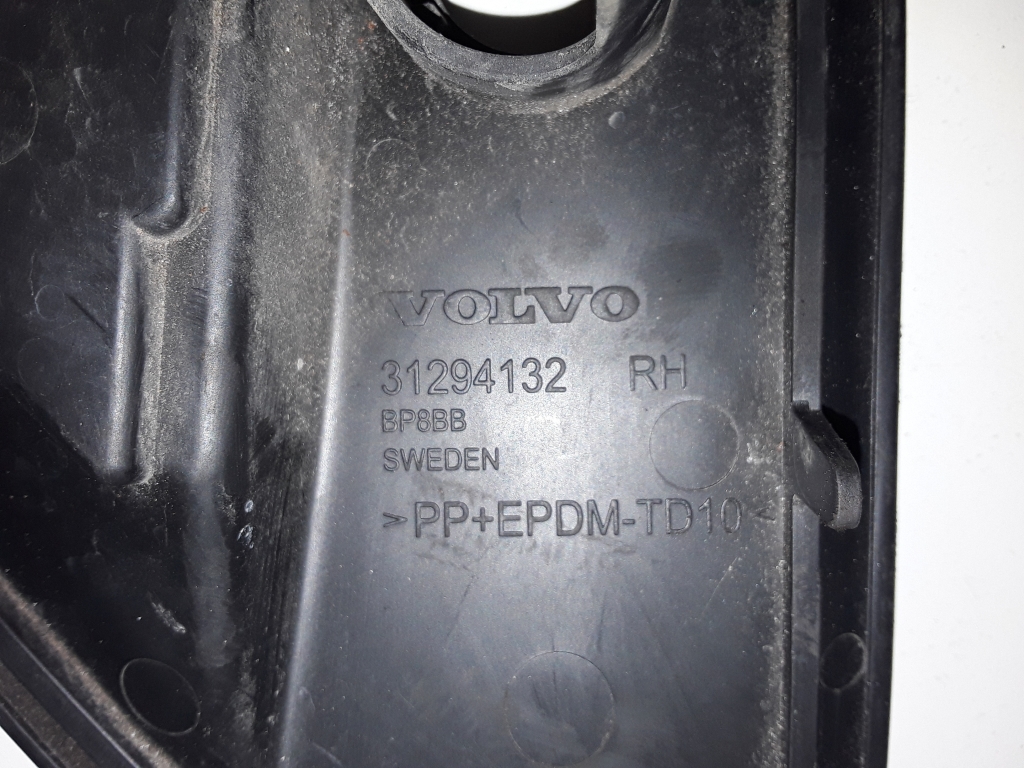 Used VOLVO S60 Front bumper lower grille 31294132