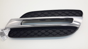 Used Mercedes Benz ML-Class Front bumper fog lamp cover A1668842122