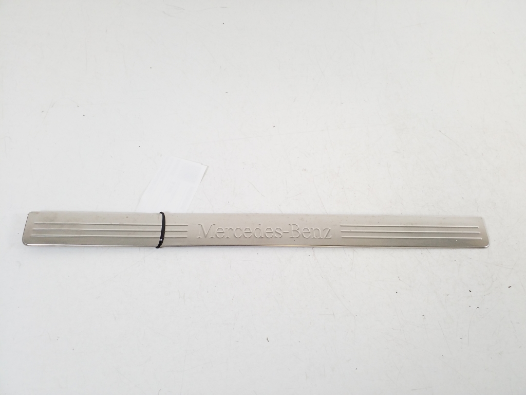Used Mercedes Benz C-Class Inner threshold trim A2046800135