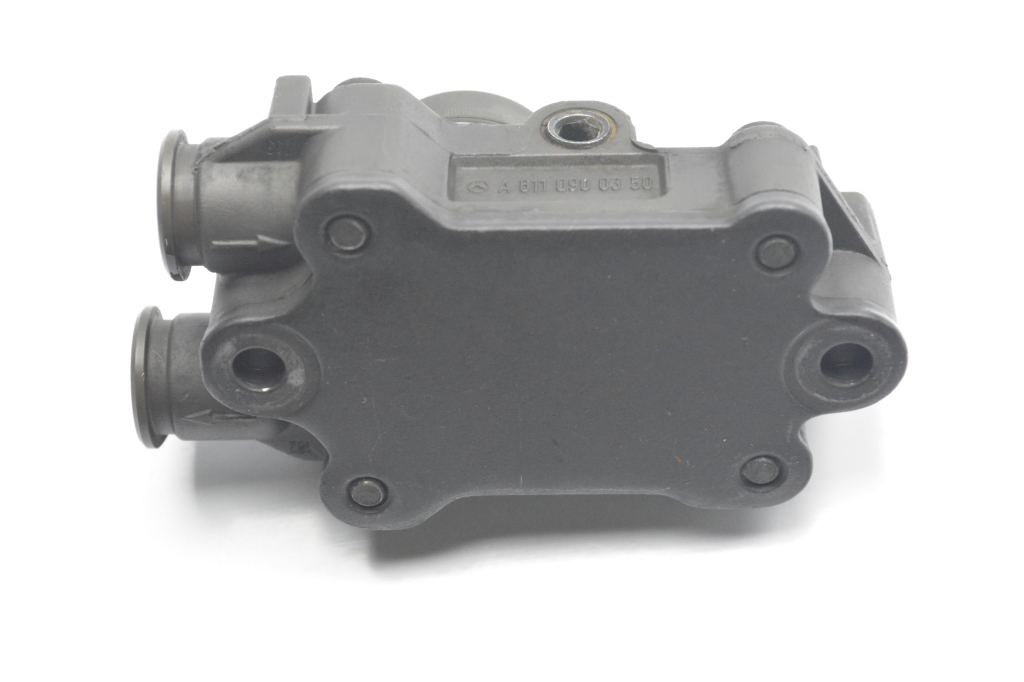 Used Mercedes Benz A-Class Fuel pump A6110900350