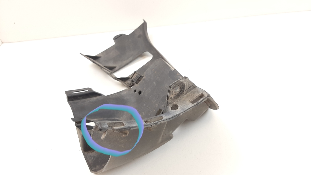 Naudotas Mercedes Benz ML-Class Priekinio bamperio kita detalė A1668850124