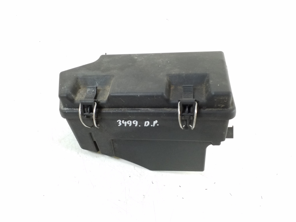 Naudotas Mercedes Benz ML-Class Saugiklių bloko korpusas po variklio ...