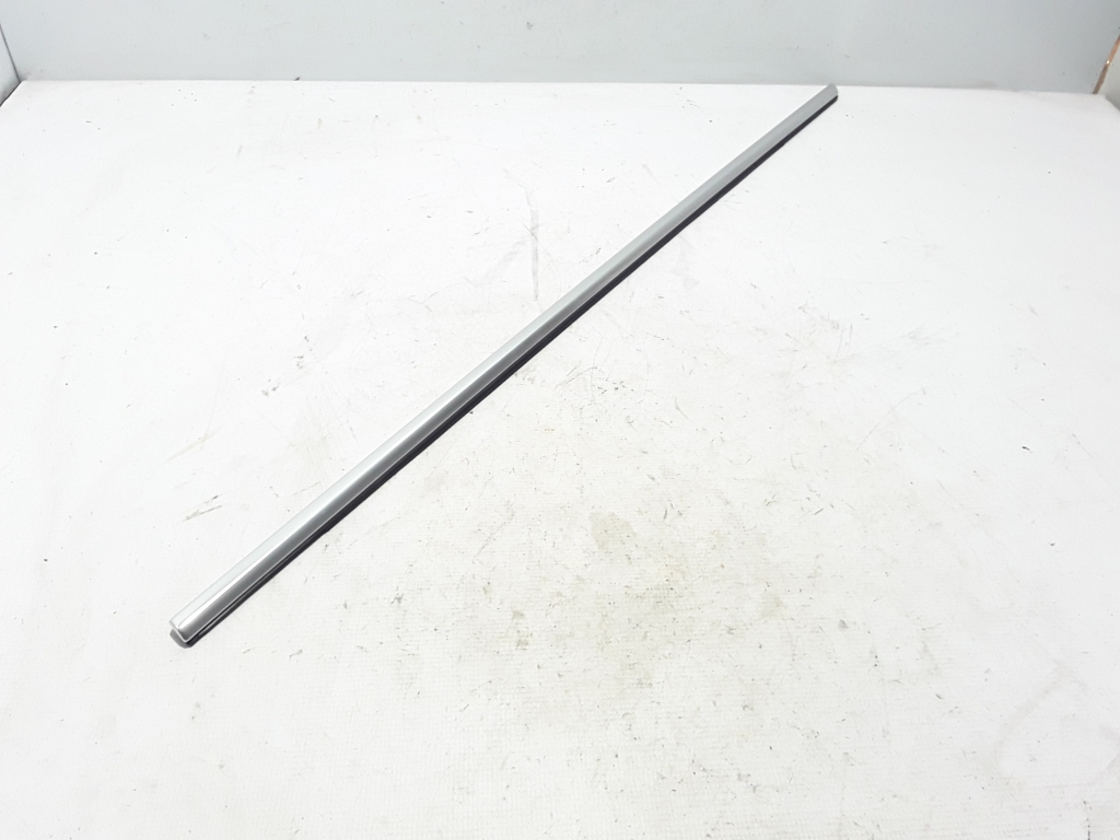 Used VOLVO XC90 Front door strip to the glass exterior 32237180