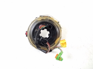 Naudotas Mercedes Benz ML-Class Saugiklių bloko korpusas po variklio ...