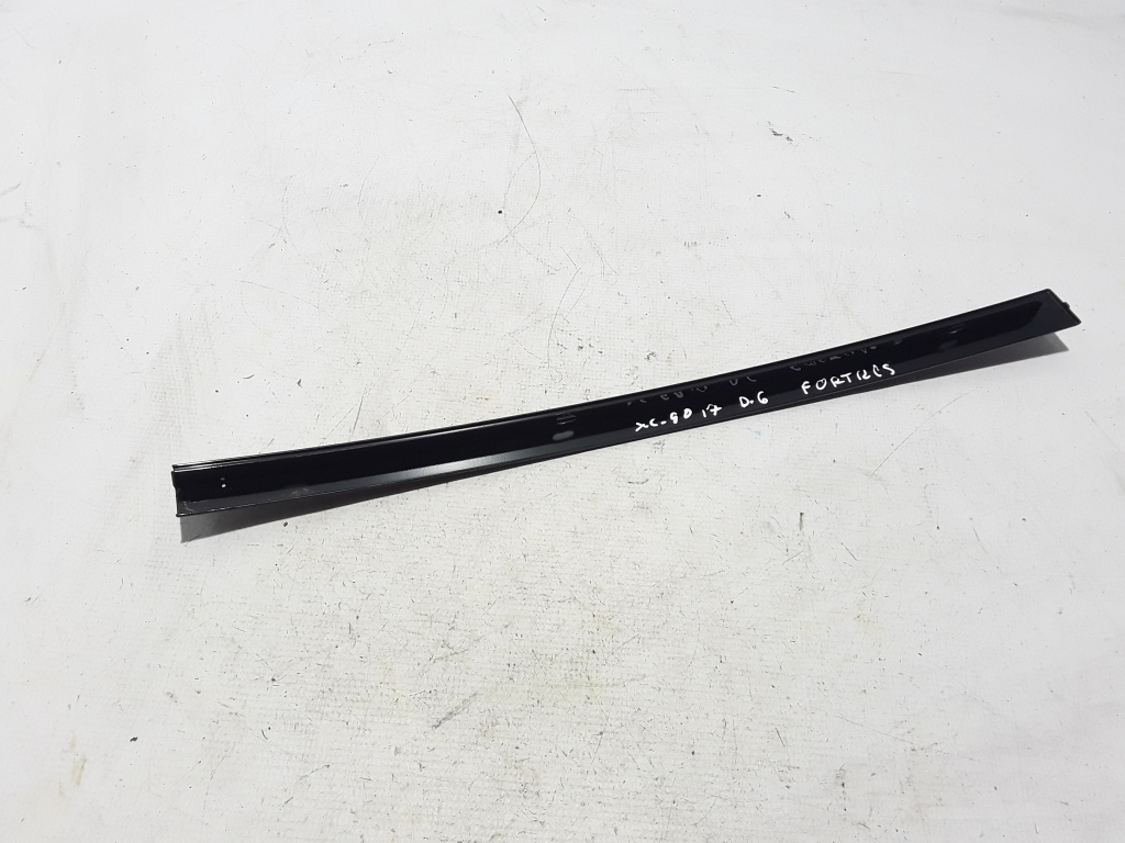 Used VOLVO XC90 Other detail of the rear side door 31371889