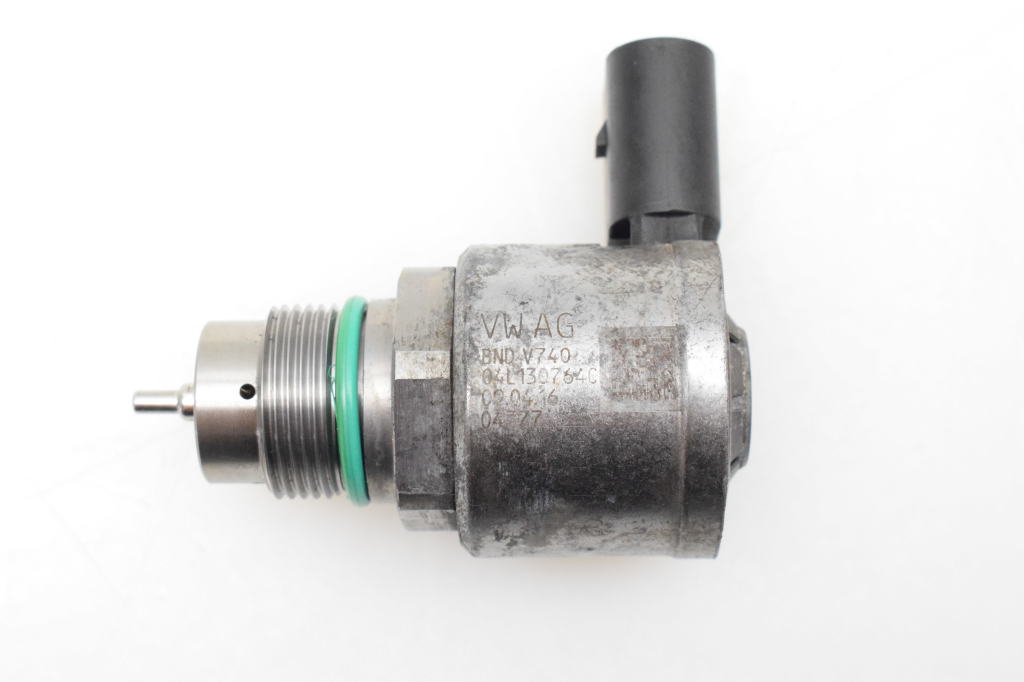 Used Volkswagen Golf High pressure fuel line sensor 04L130764C