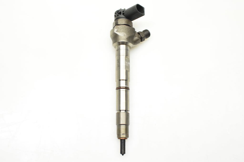 Used Volkswagen Golf Fuel injector 04L130277AC