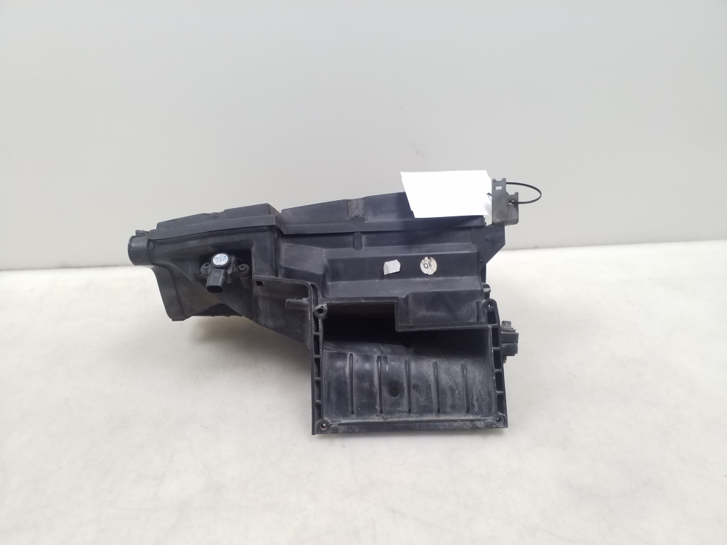 Used Mercedes Benz C-Class Air filter housing A2710900901