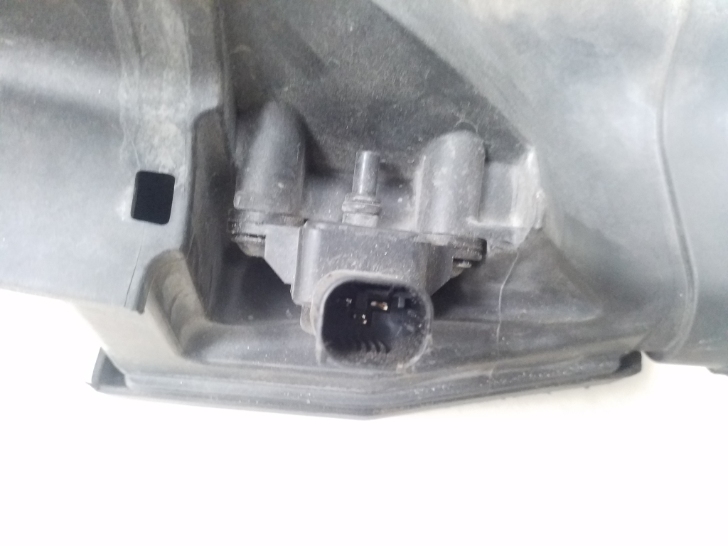 Used Mercedes Benz C-Class Air filter housing A2710900901