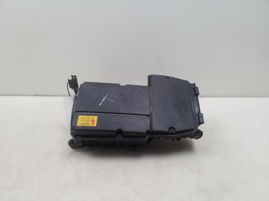 Used Mercedes Benz C-Class Air filter housing A2710900901