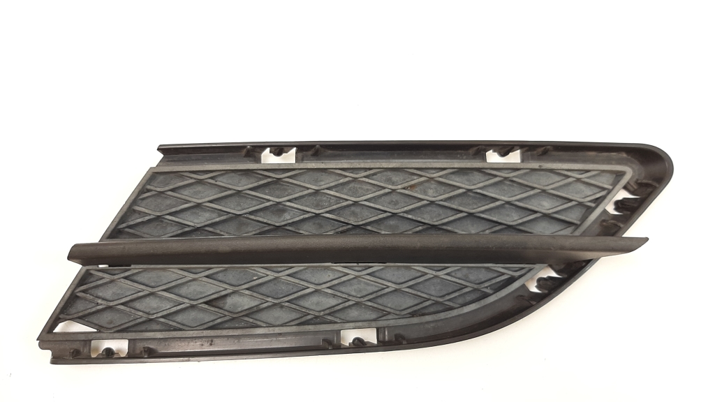 Used BMW 3 SERIES Front bumper lower grille 7138417