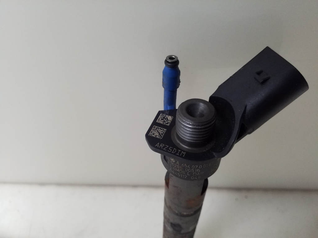 Used Mercedes Benz E-Class Fuel injector A6540700187