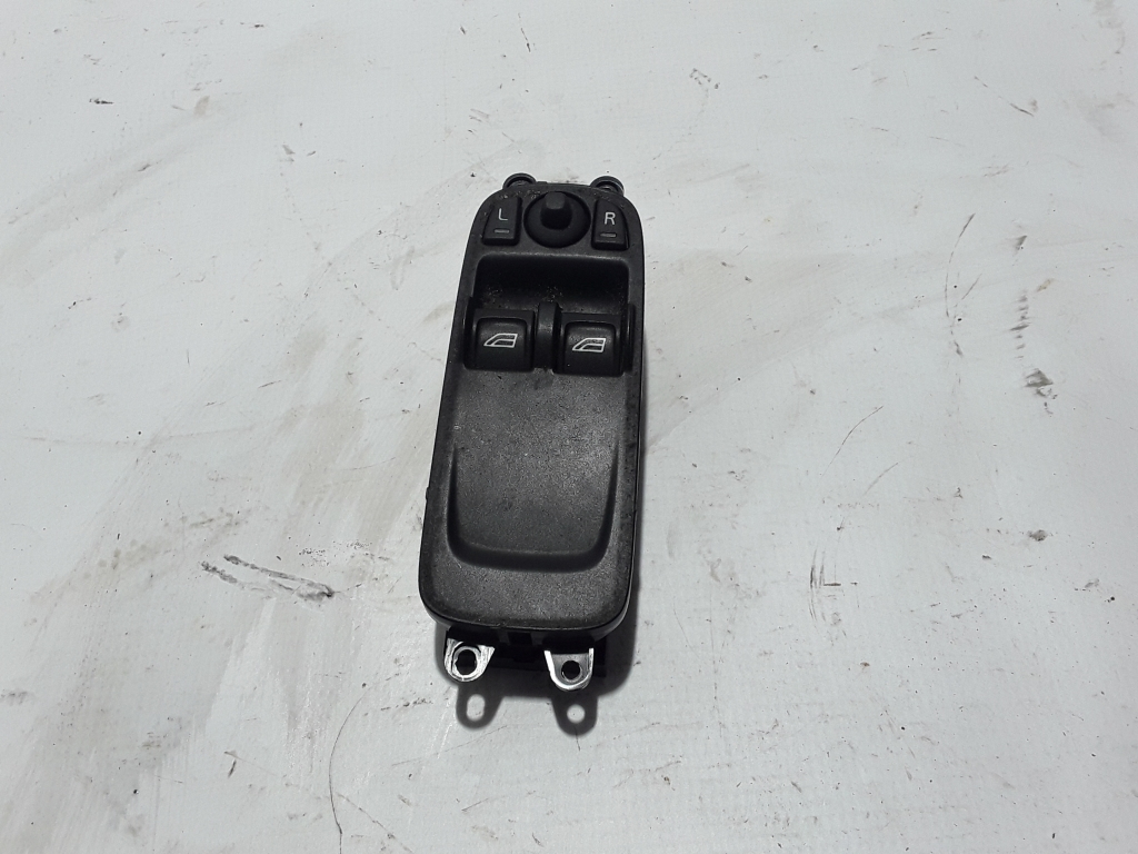Used VOLVO C30 Front door glass switch 31295124