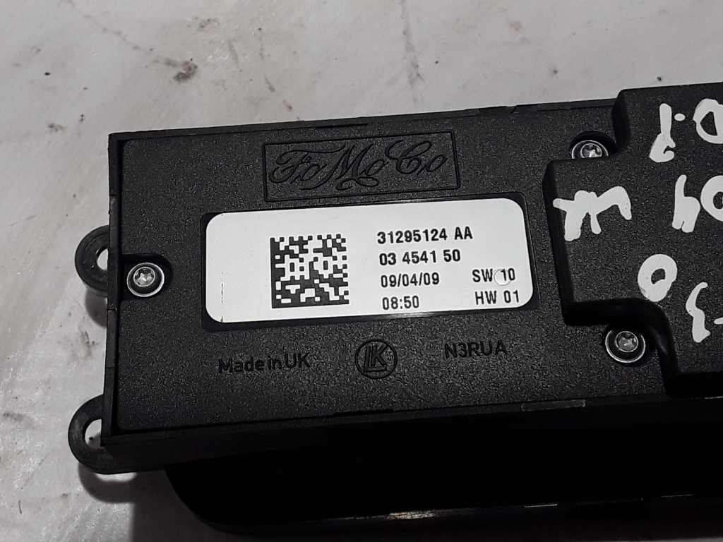Used VOLVO C30 Front door glass switch 31295124