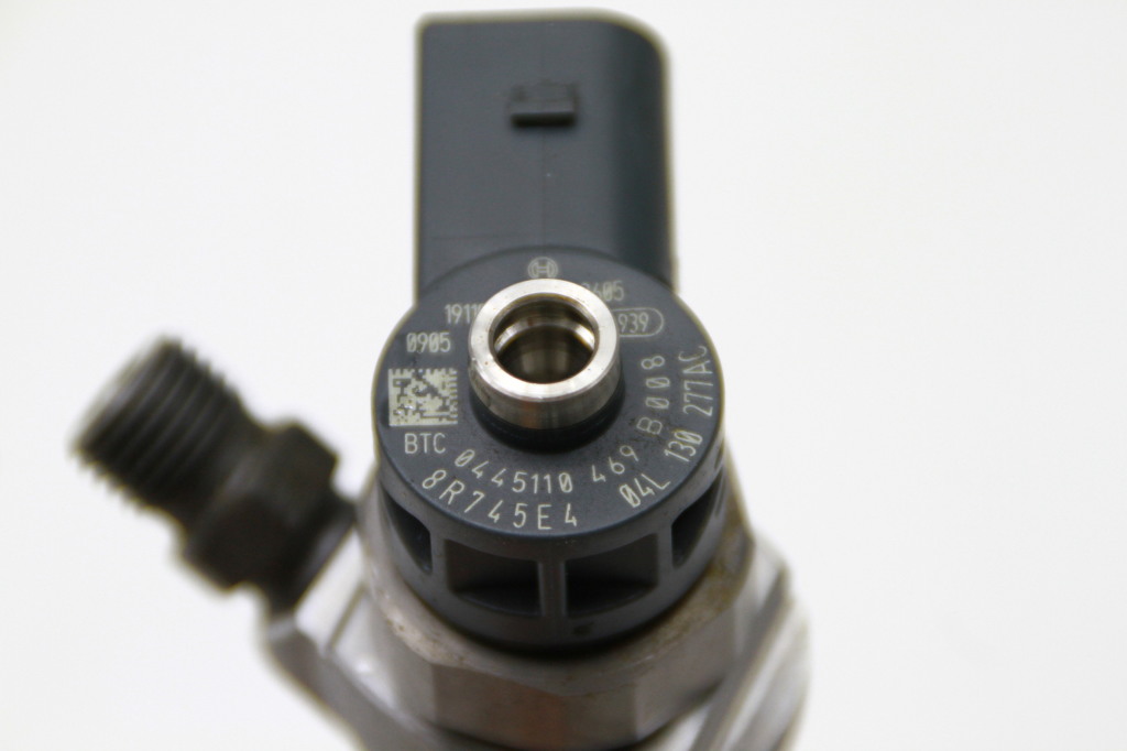 Used Volkswagen Tiguan Fuel injector 04L130277AC