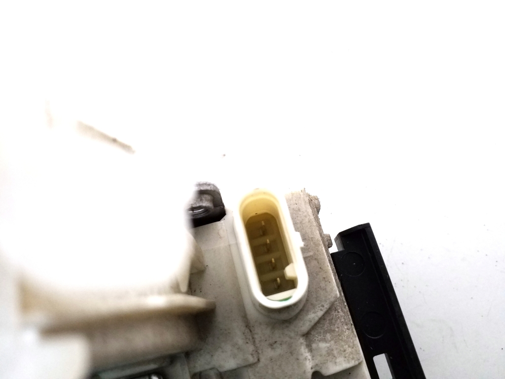 Used Mercedes Benz E-Class Rear side door lock A2047301335