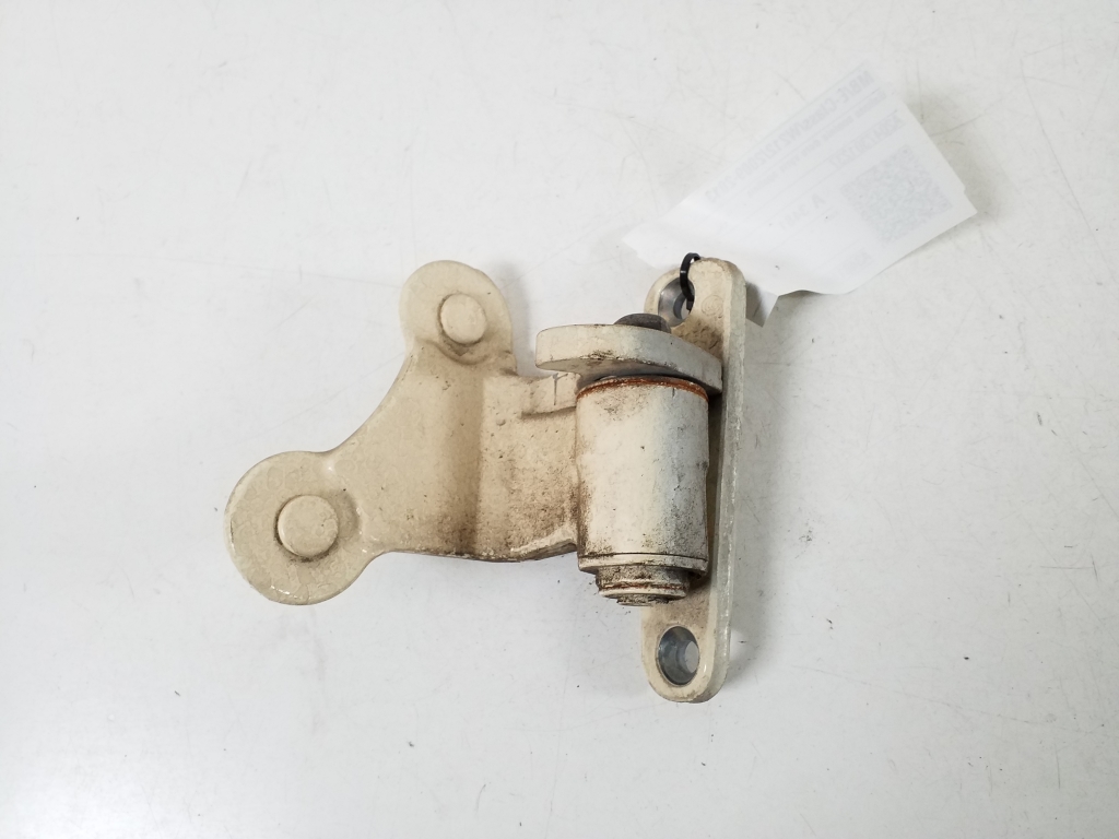 Used Mercedes Benz E-Class Rear side door hinge lower A2047301237