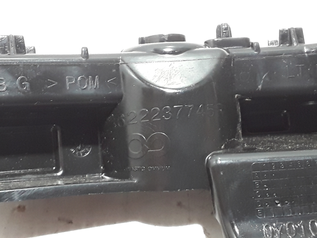 Naudotas RENAULT Captur Priekinio bamperio laikiklis 622237745R