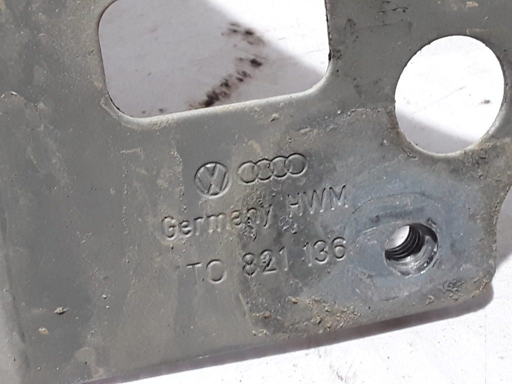 Used Volkswagen Caddy Bracket for front wing 1T0821136