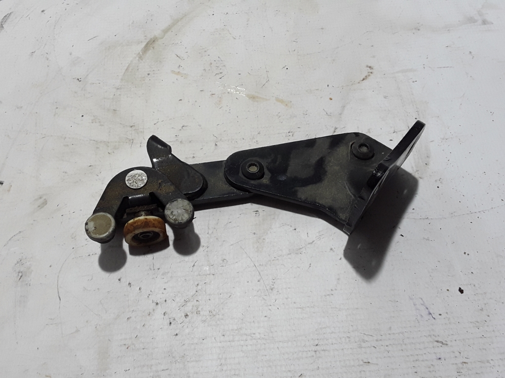 Naudotas Volkswagen Caddy Slankiojančių durų laikiklis 2K0843397