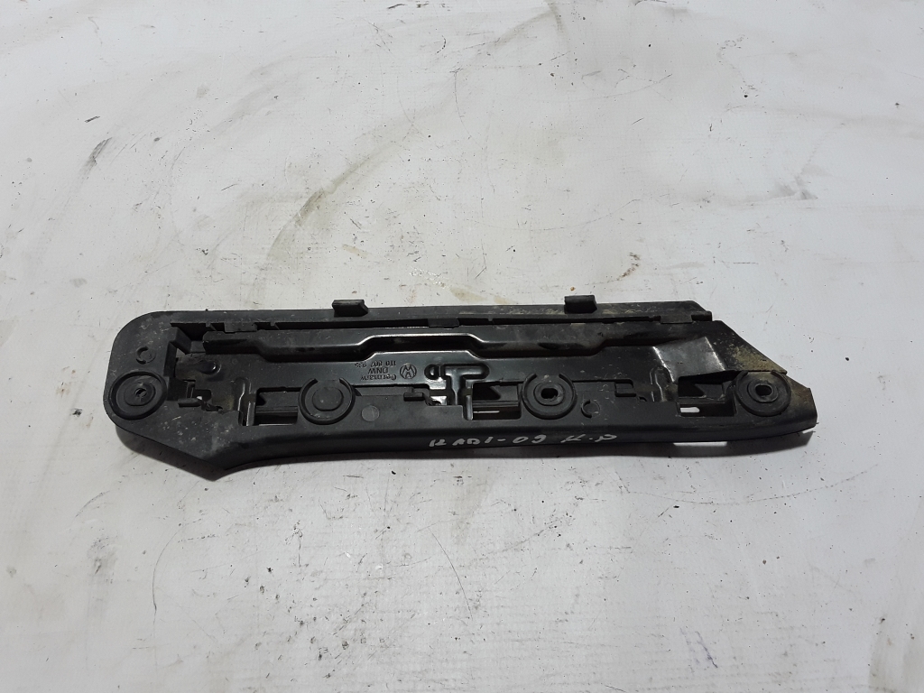 Used Volkswagen Caddy Front bumper bracket 1T0807049