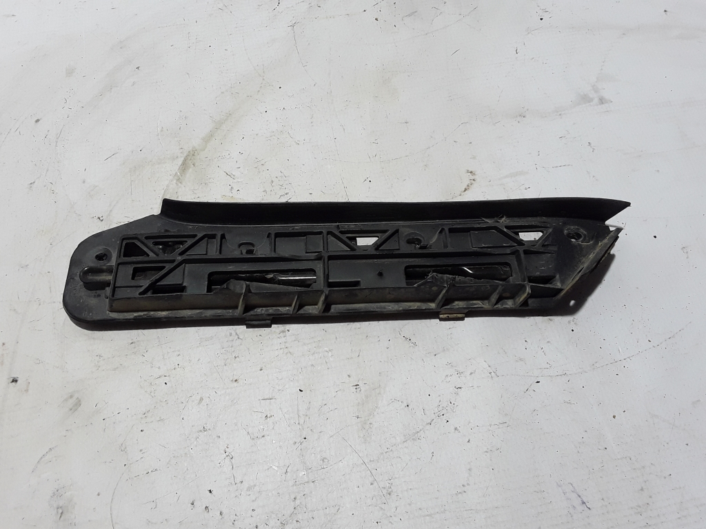 Used Volkswagen Caddy Front bumper bracket 1T0807049
