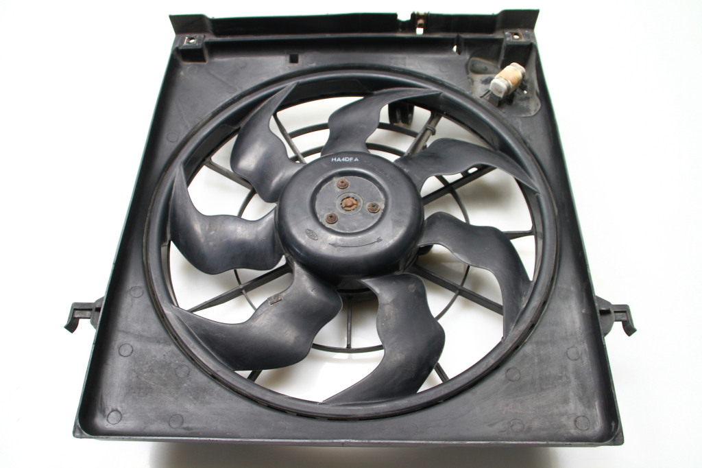 Used Hyundai i30 Cooling fan and its parts