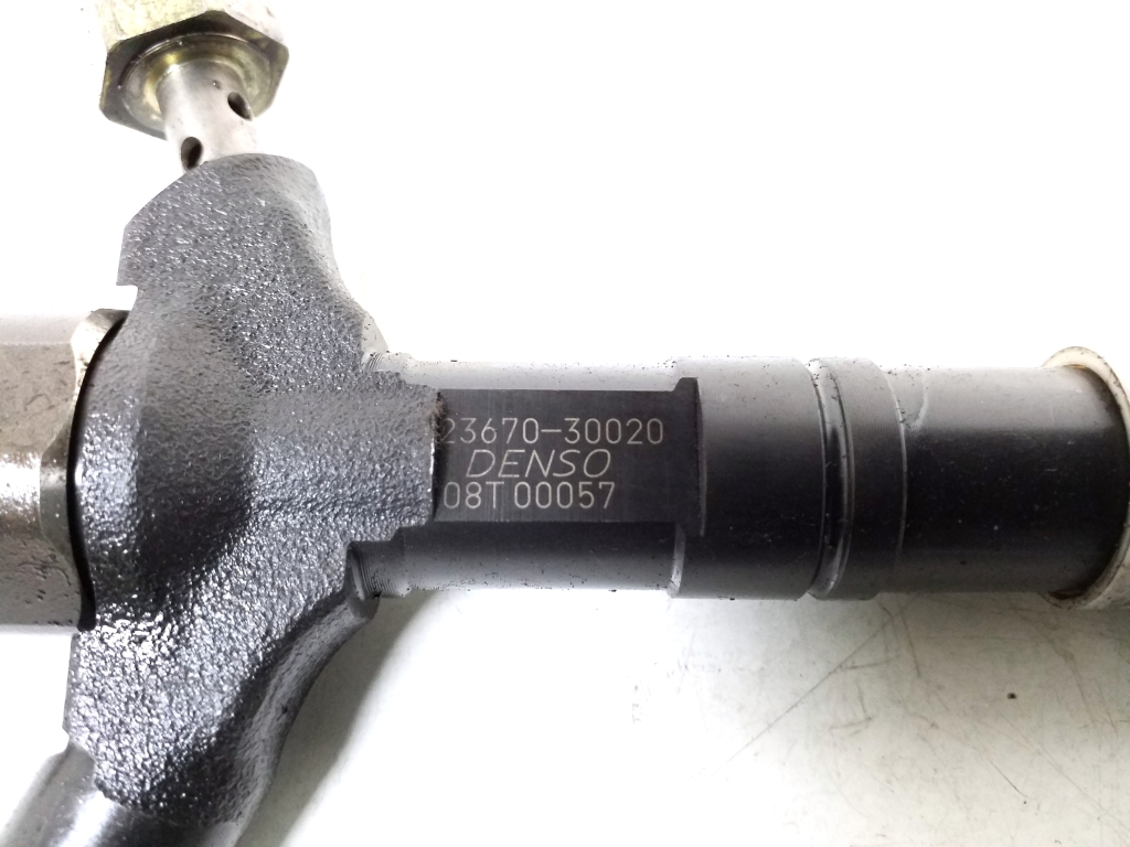 Used TOYOTA Land Cruiser Fuel injector 23670-30020