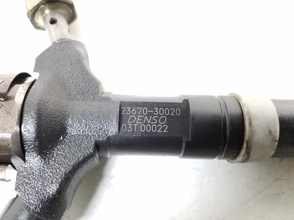 Used TOYOTA Land Cruiser Fuel injector 23670-30020