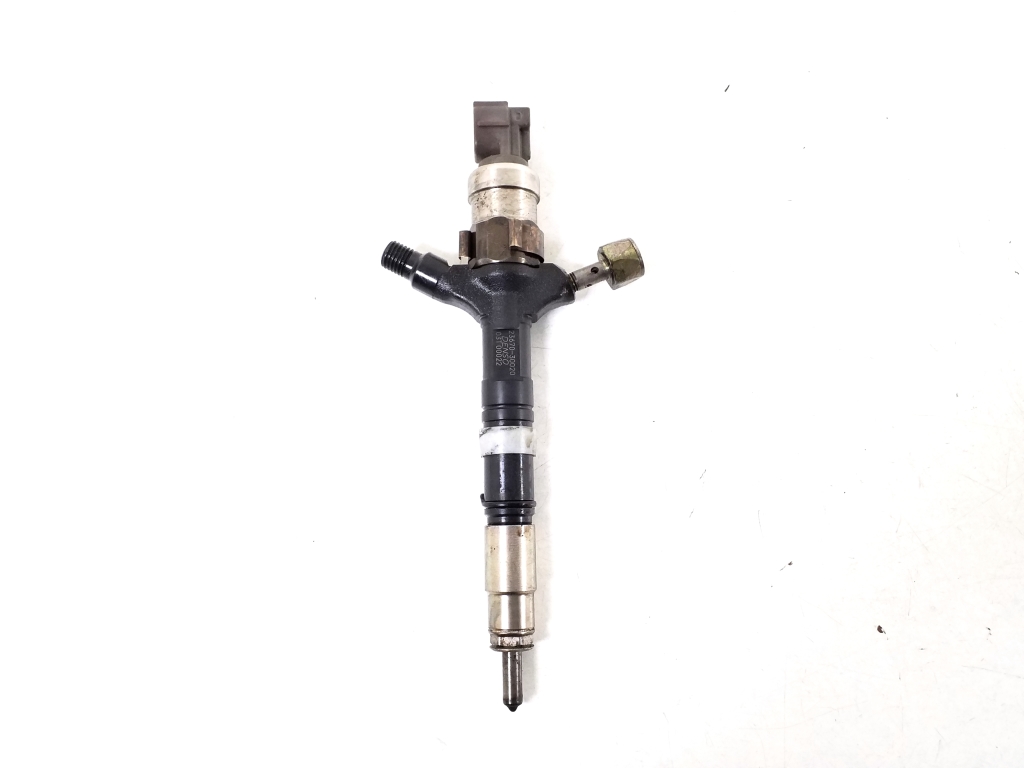 Used TOYOTA Land Cruiser Fuel injector 23670-30020