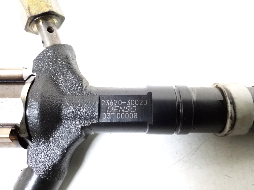 Used TOYOTA Land Cruiser Fuel injector 23670-30020