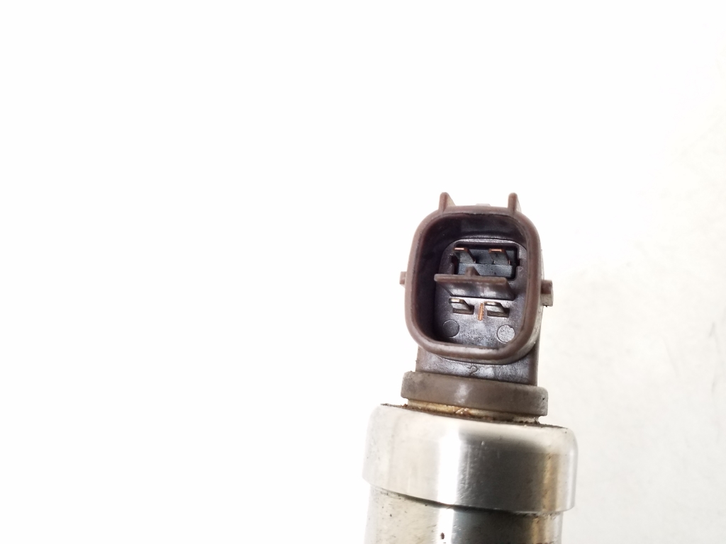 Used TOYOTA Land Cruiser Fuel injector 23670-30020