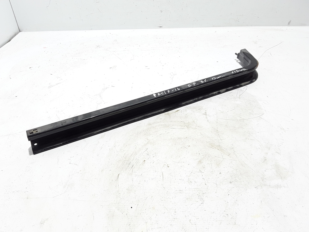 Used Chrysler Pacifica Sliding door track 68186026AA