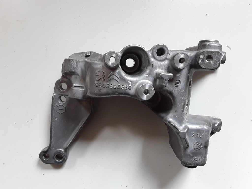 Naudotas Peugeot 508 Generatoriaus laikiklis 9808696680