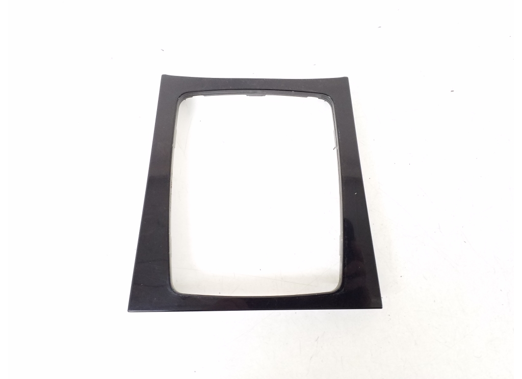 Naudotas Mercedes Benz GLK-Class Pavarų svirties apdaila A2046800039