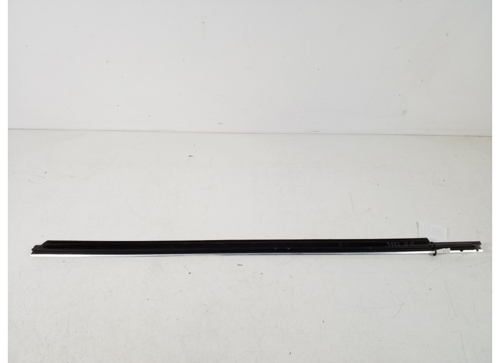 Used Mercedes Benz GLK-Class Front door strip to the glass exterior ...