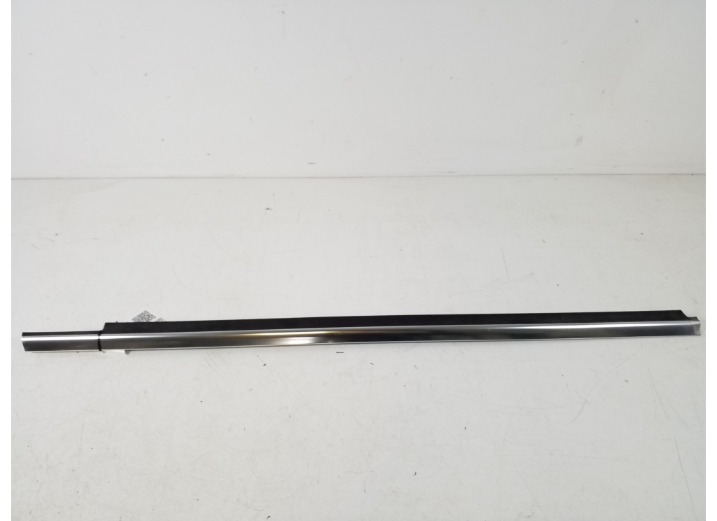 Used Mercedes Benz GLK-Class Front door strip to the glass exterior ...