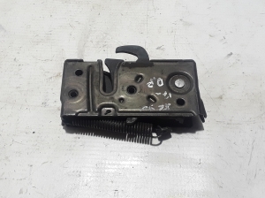Used VOLVO XC90 Engine cover lock 32219544