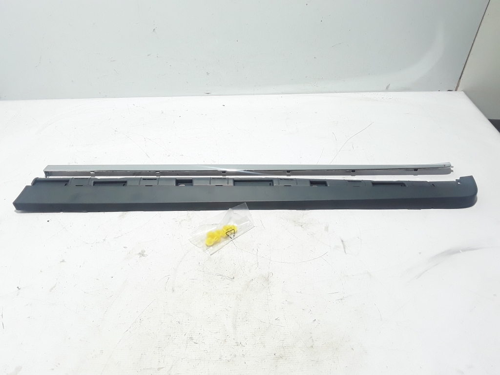 Used VOLVO XC60 Front door strip 39819537