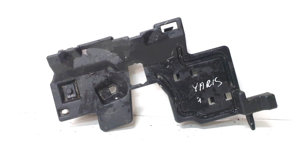Used TOYOTA Yaris Another detail under the hood 55606-0D050