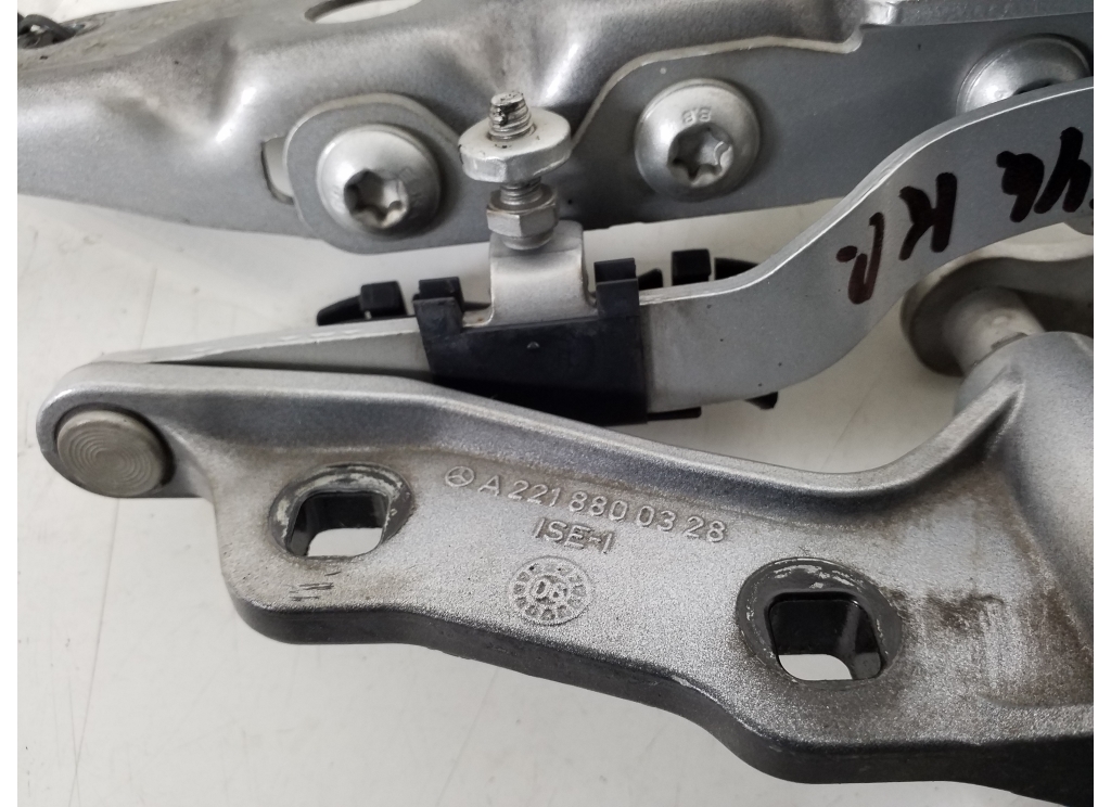 Used Mercedes Benz S-Class Engine cover hinge A2218800328