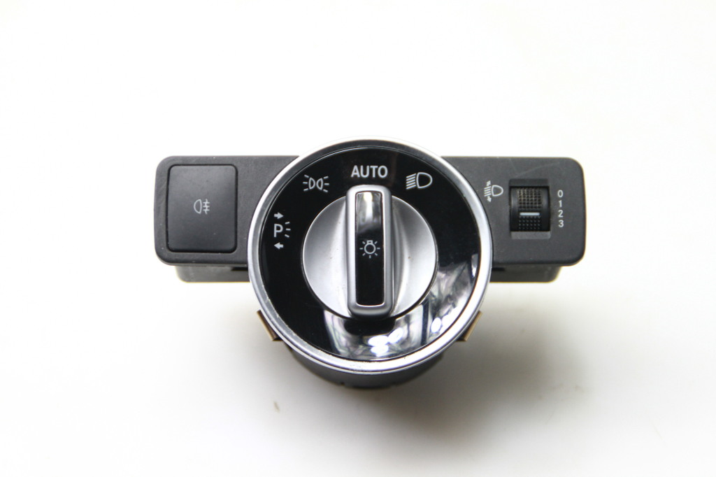 Naudotas Mercedes Benz C-Class Jungiklis šviesų įjungimo A2049053103