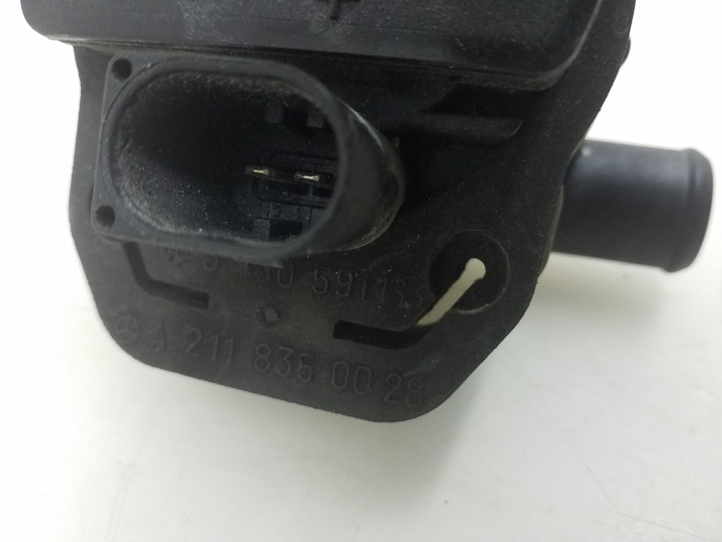 Used Mercedes Benz E-Class Circulation pump A2118350028