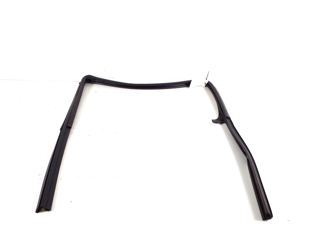 Used TOYOTA Hilux Other detail of the rear side door 68142-0K010