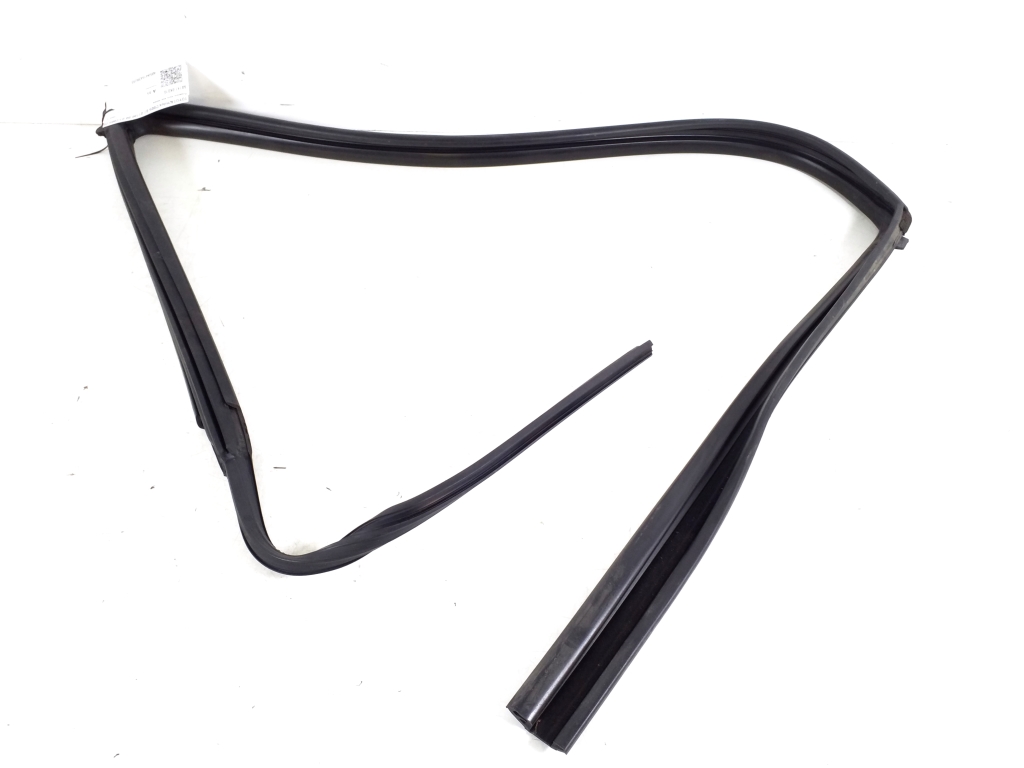Naudotas TOYOTA Hilux Priekinių durų kita detalė 68141-0K010