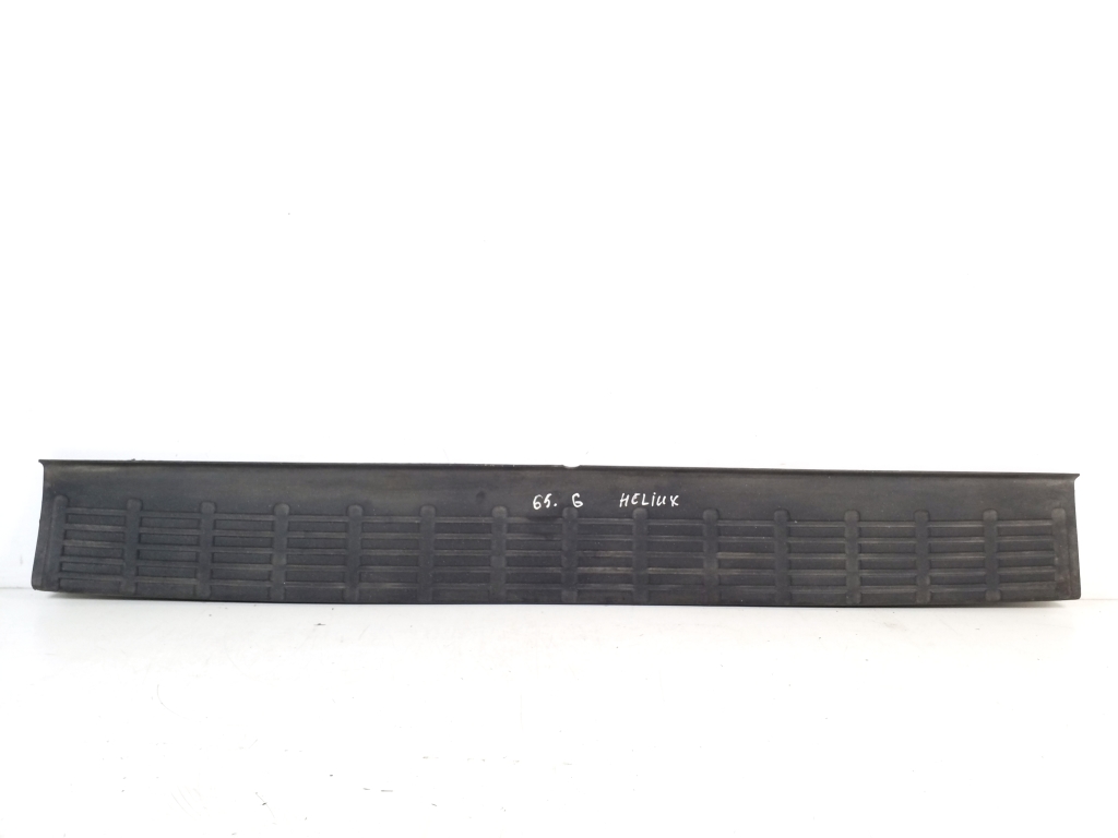 Used TOYOTA Hilux Other detail of the rear bumper 52159-0K010