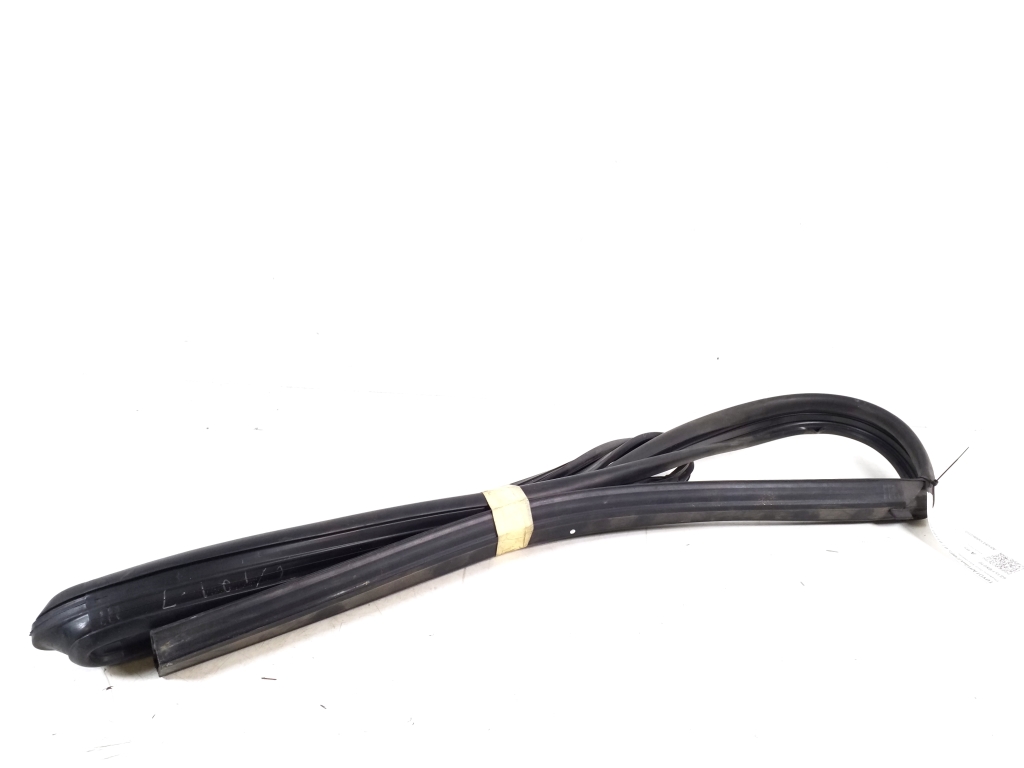 Used TOYOTA Hilux Other detail of the front door 68151-0K010