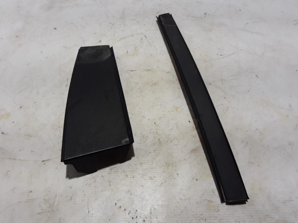 Used Chrysler Pacifica Trunk lid hinge trim 68259788AE