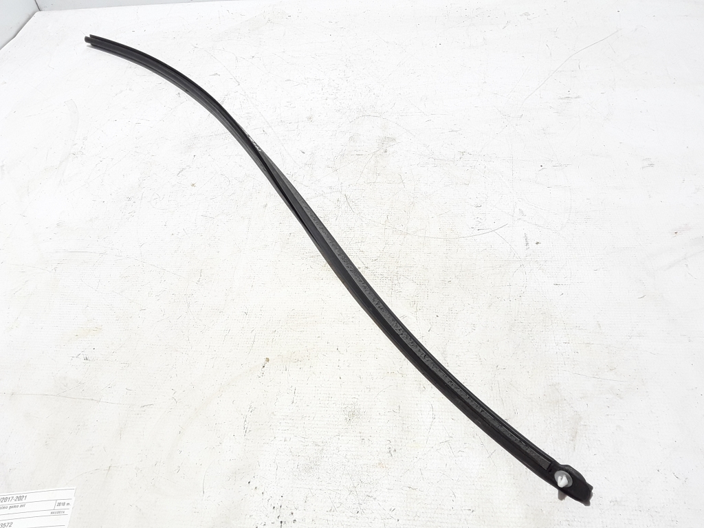 Used Dacia Dokker Front door sealing rubber 769212389R