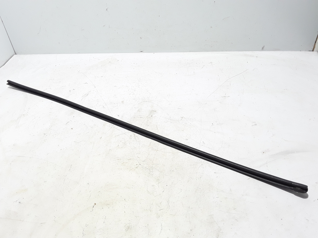 Used Dacia Dokker Front door sealing rubber 769212389R